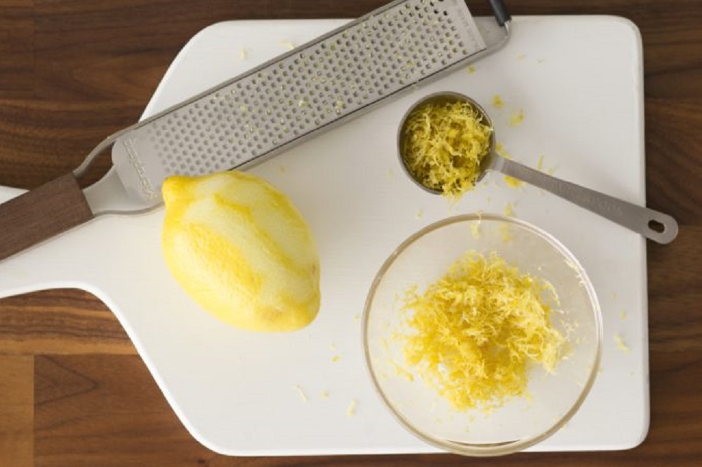 Zeste de citron vs. Écorce de citron - Épices Review