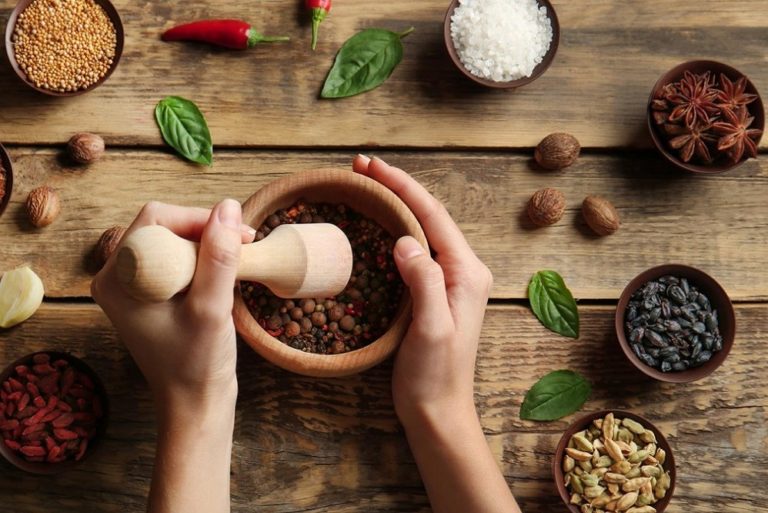 Comment moudre les épices ? - Épices Review