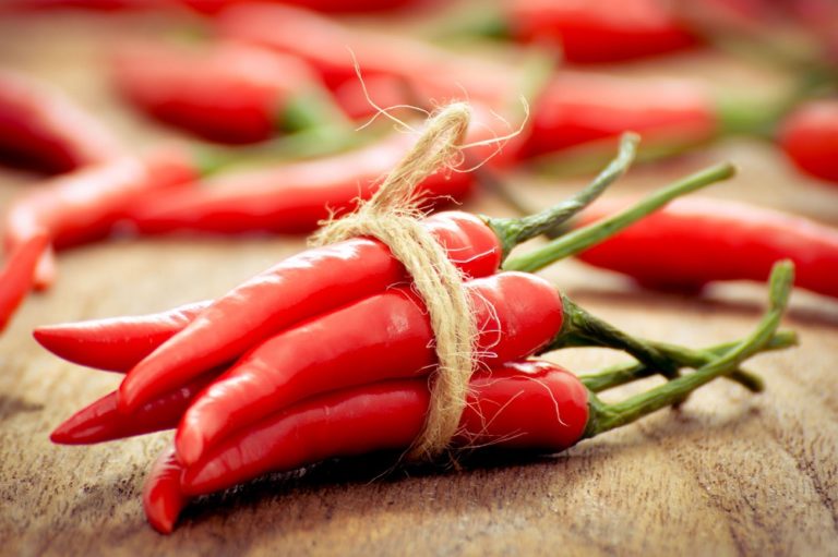 Comment faire de la poudre de piment d'Espelette ? - Épices Review
