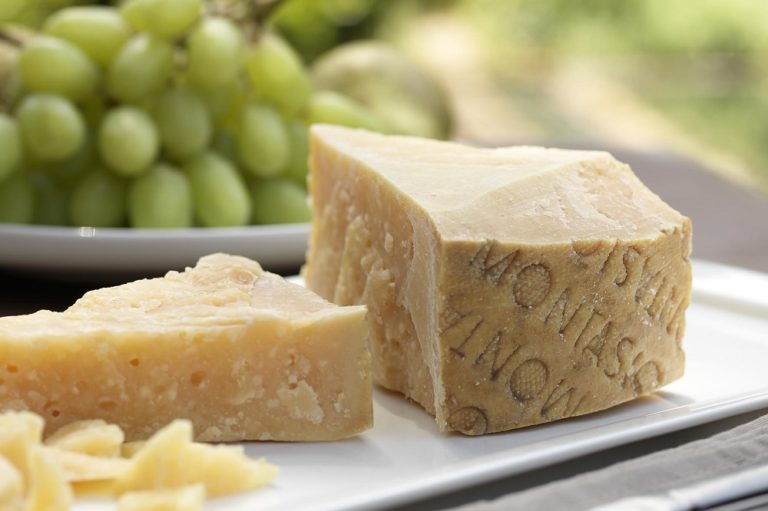 Qu'est-ce que le Montasio ? - Épices Review